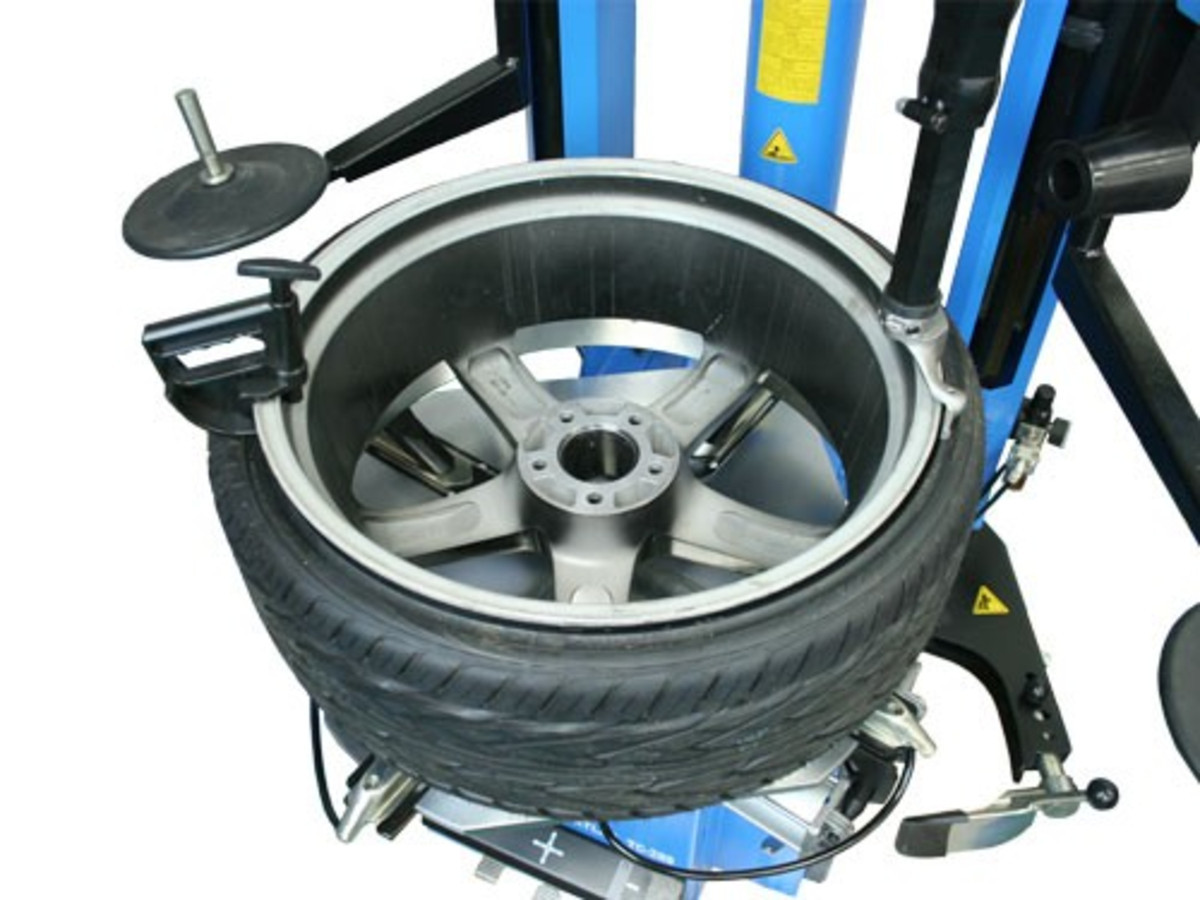 Atlas Tire Changer Hands Free Clamp