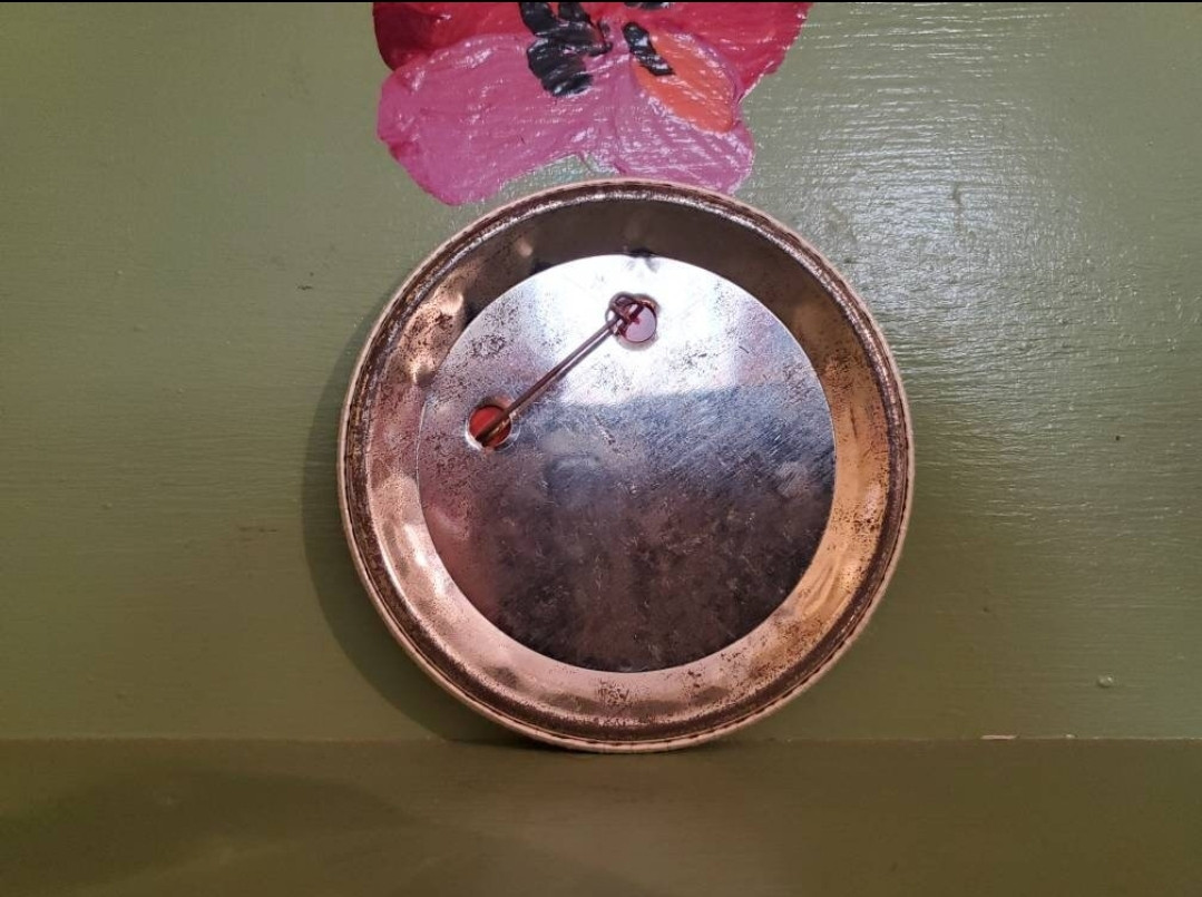 Vintage Here Come The Judge Pin Button | Mid Century Moderation