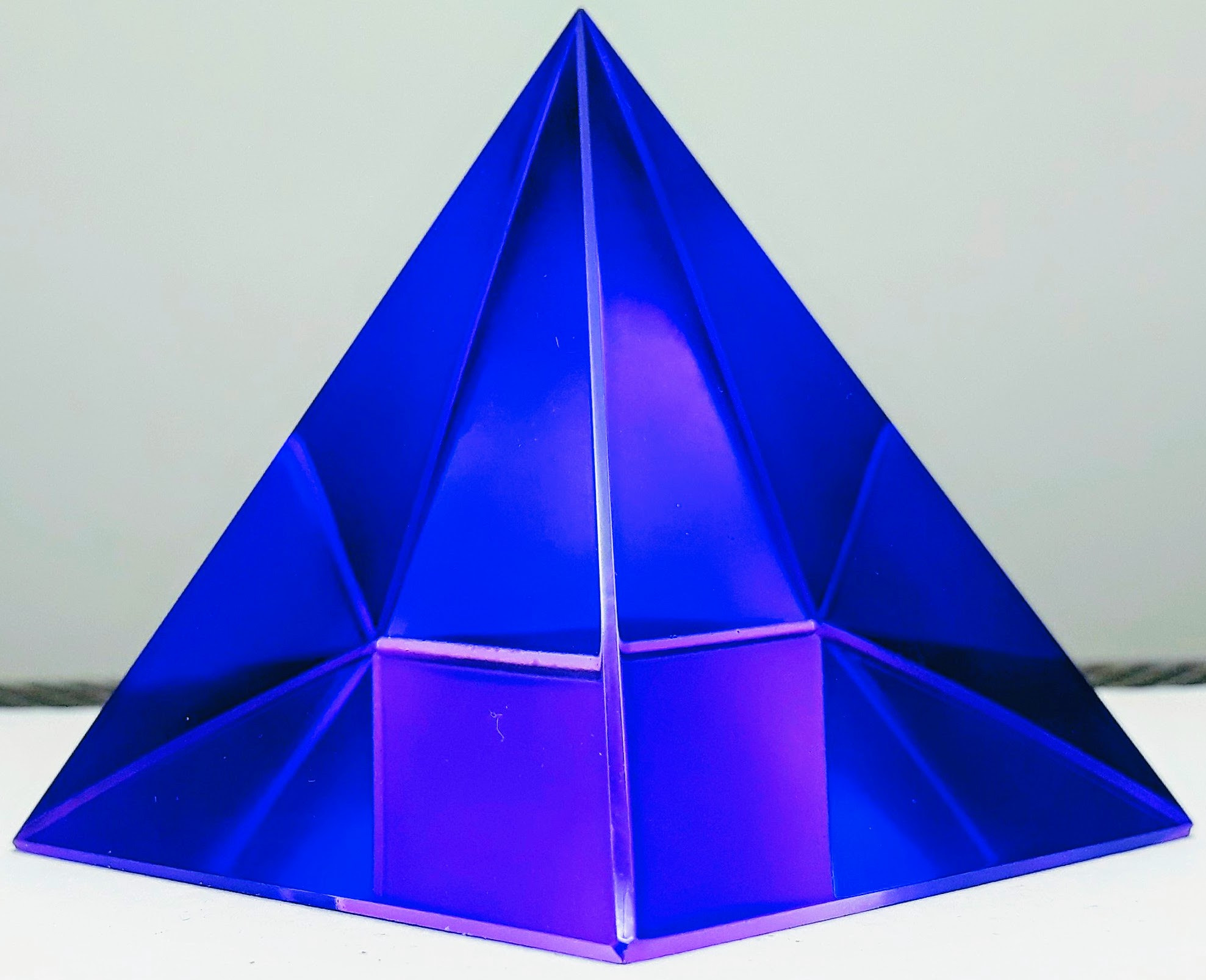 PIRAMIDE CRISTAL AZUL 100MM - BLUE CRYSTAL PYRAMID 100 MM - YEMAYA CHANGO