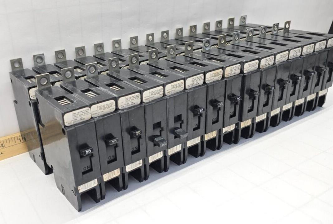 LOT OF 30 WESTINGHOUSE 20 AMP BOLT-ON CIRCUIT BREAKERS 1 POLE 277/120V ...