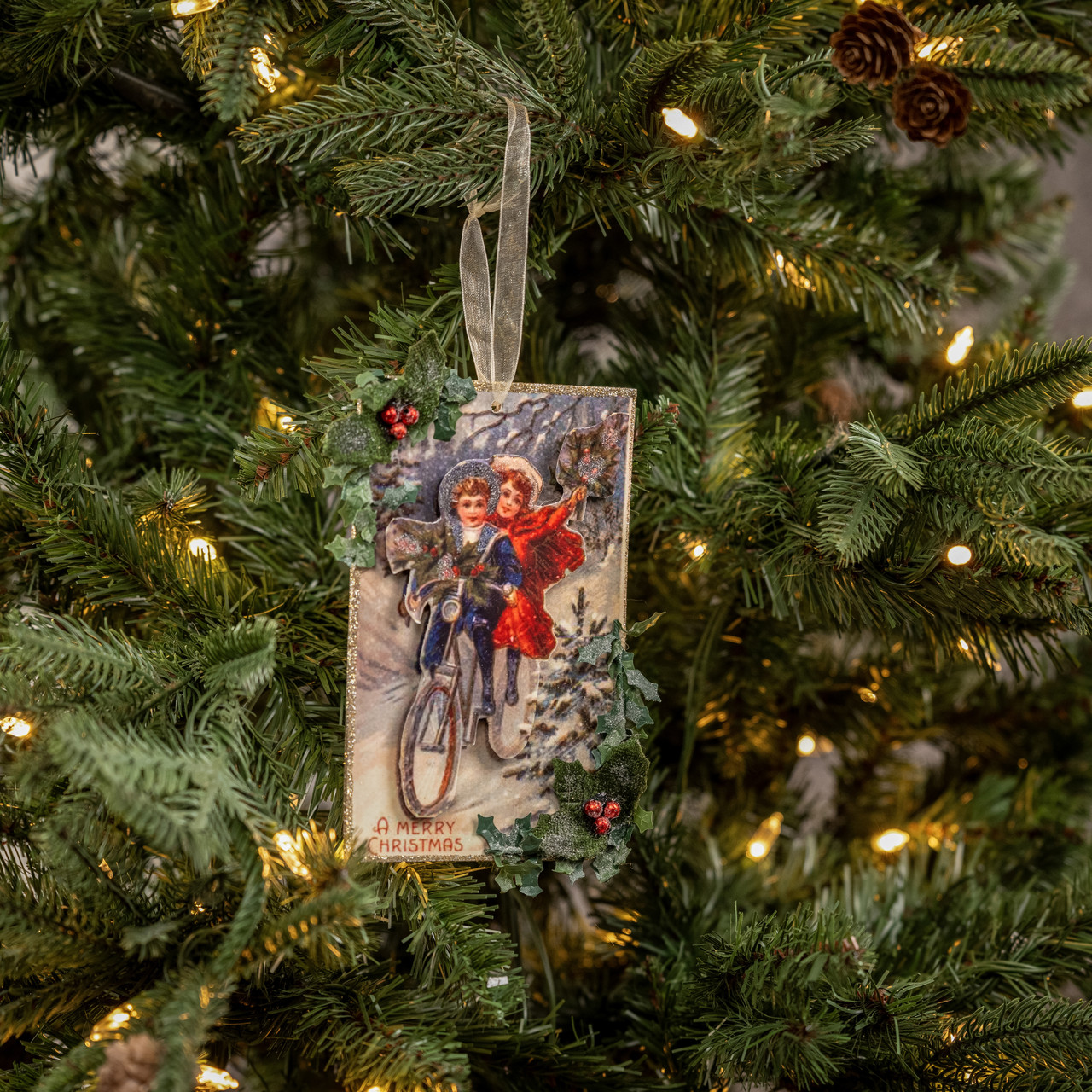 A MERRY CHRISTMAS POSTCARD ORNAMENT - Ragon House