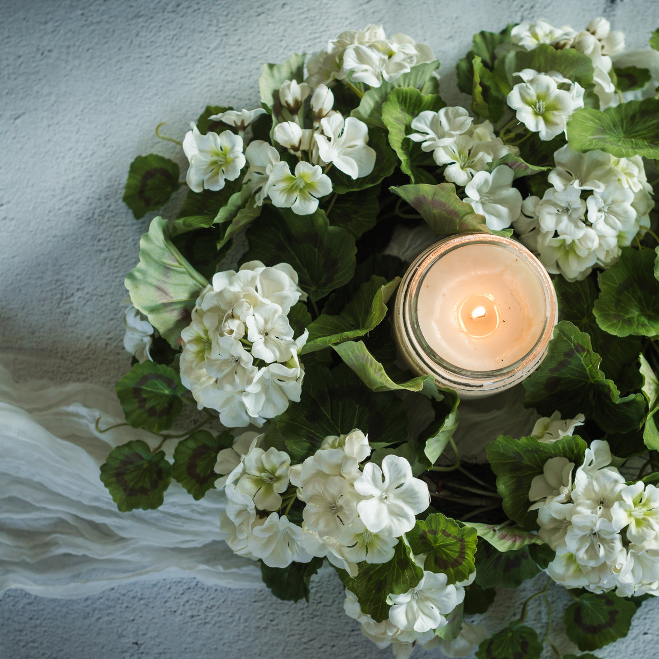 15" WHITE GERANIUM CANDLE RING - Ragon House