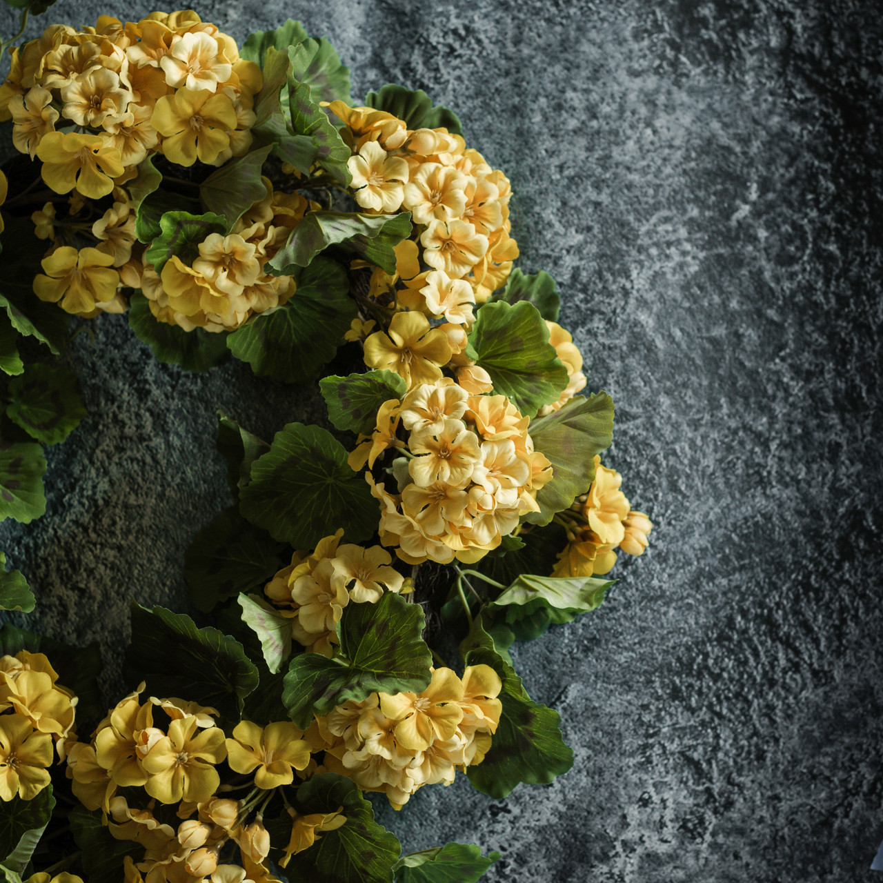 22" YELLOW GERANIUM WREATH - Ragon House