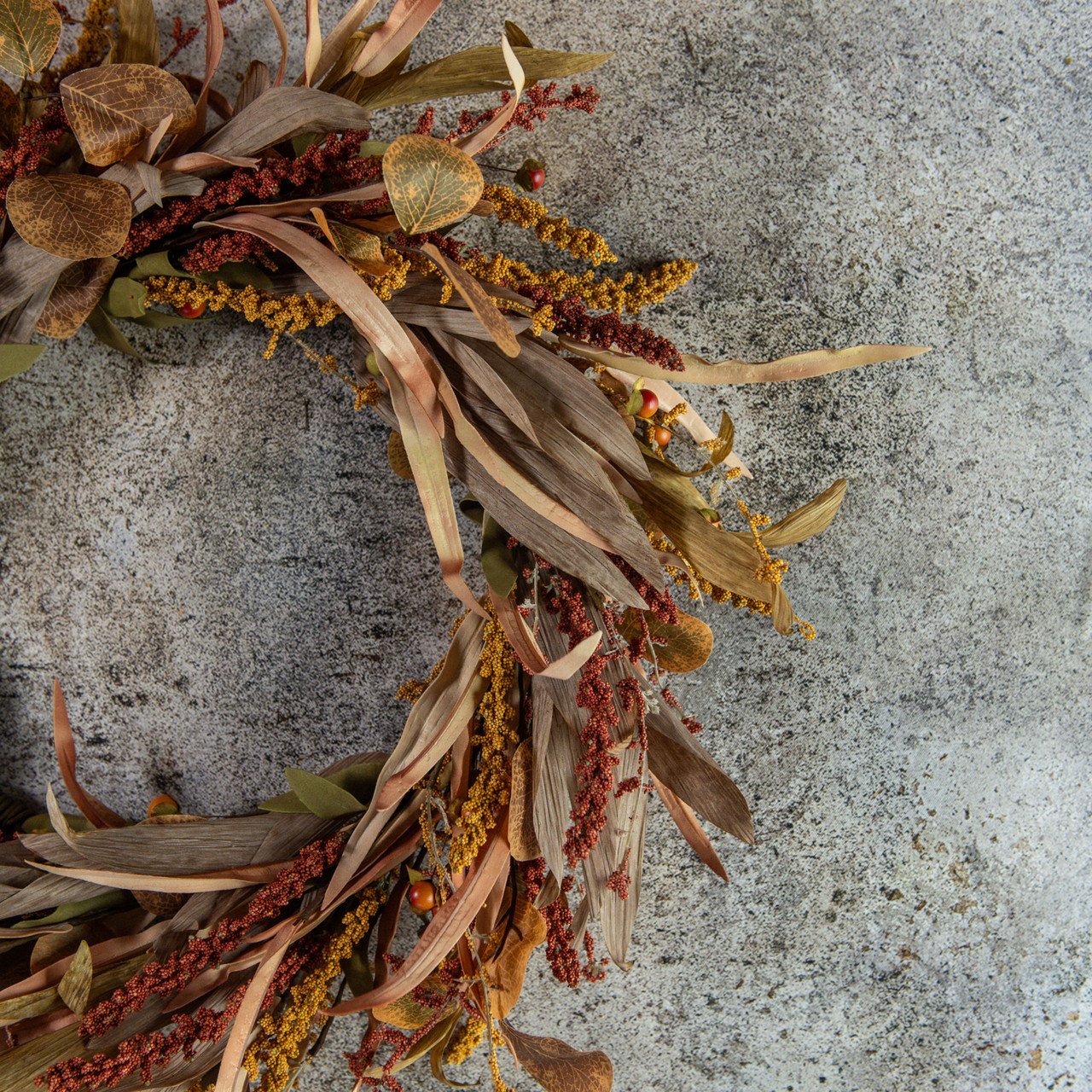 22" MIXED HEATHER WREATH W/ BERRIES - Ragon House