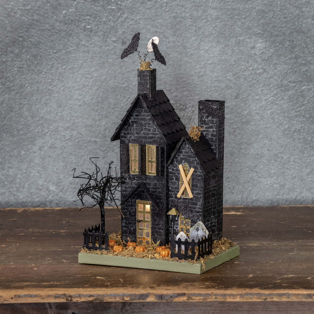 SPOOKY LIGHTED HAUNTED HOUSE - Ragon House
