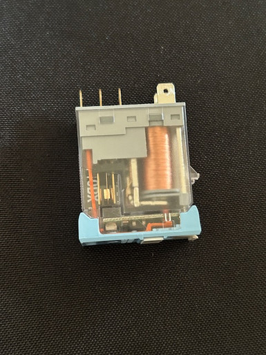 888 152 09 - Relay (K17 / K104 / K41 / K57)