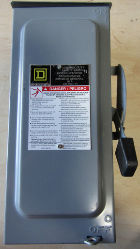 SQUARE D D322NRB FUSED SAFETY SWITCH 60A 240V 50/60HZ NEMA 3R - USED