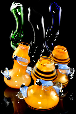 Medium Gold Fumed Bee Glass Sherlock Bubbler - B1392 | Wholesale Head ...