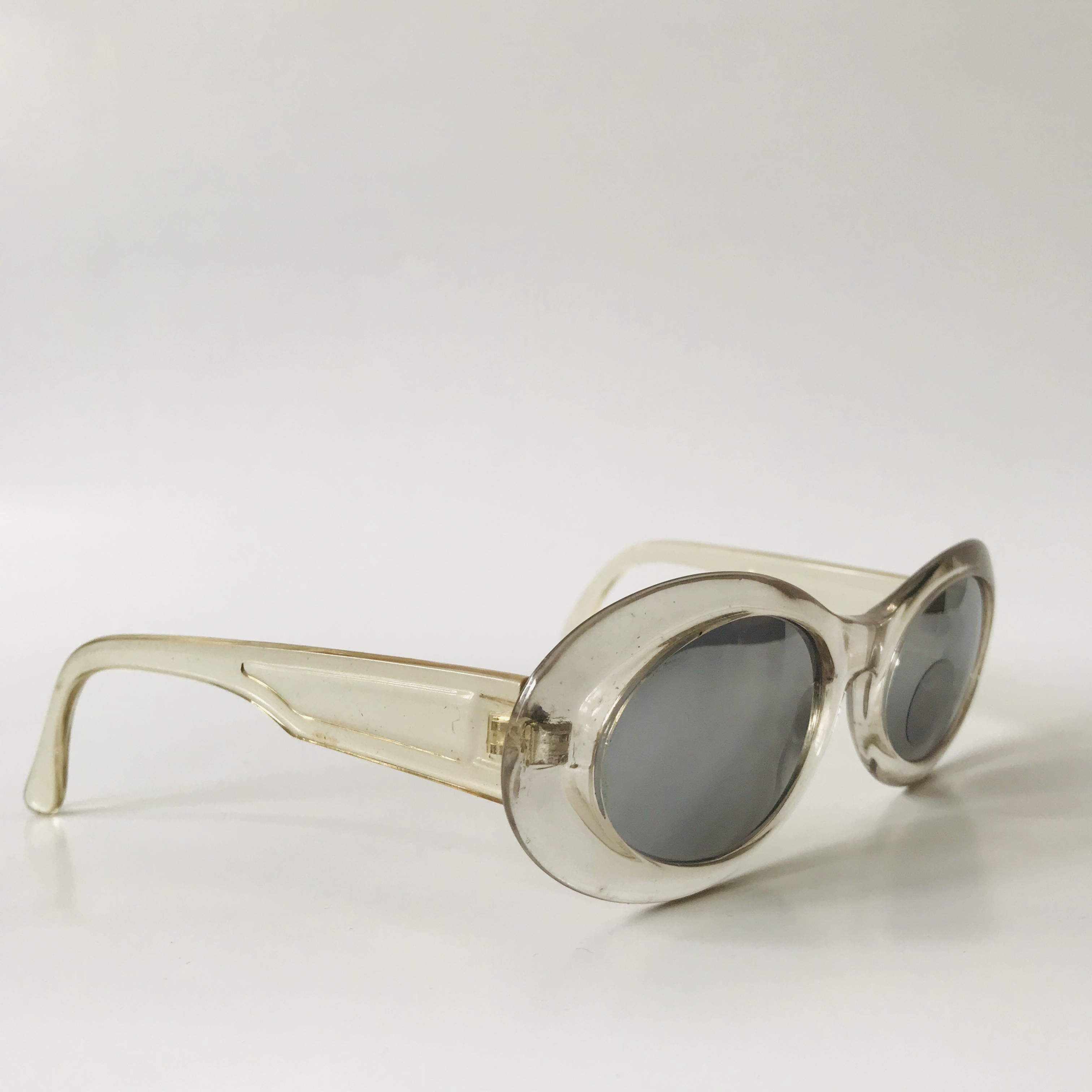 Icon Vintage Sunglasses 384 01 - A Outra Face da Lua