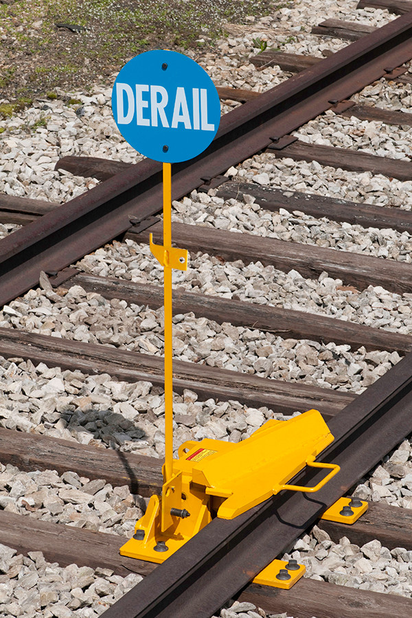 Nolan Derail Hinged, HD-4L, Left or Right Hand Throw - (Staff and flag sold separately ...