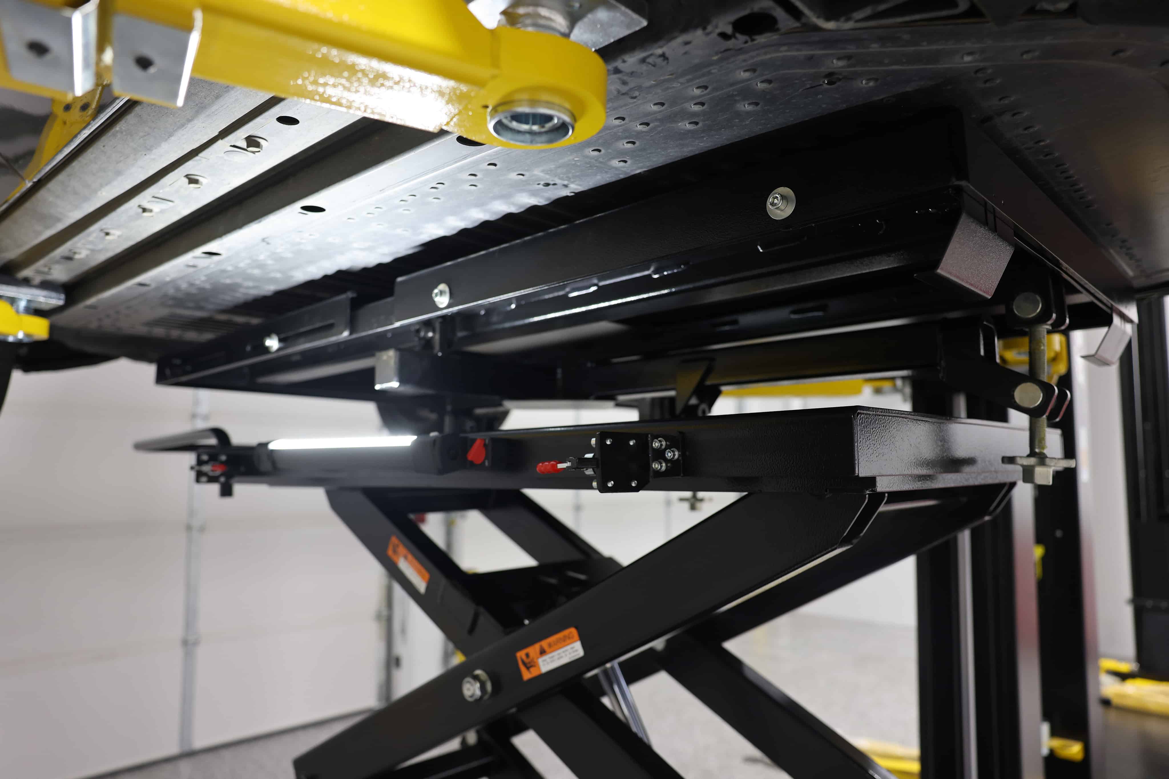 Challenger BT3300 3,300 lb. Battery Lift Table