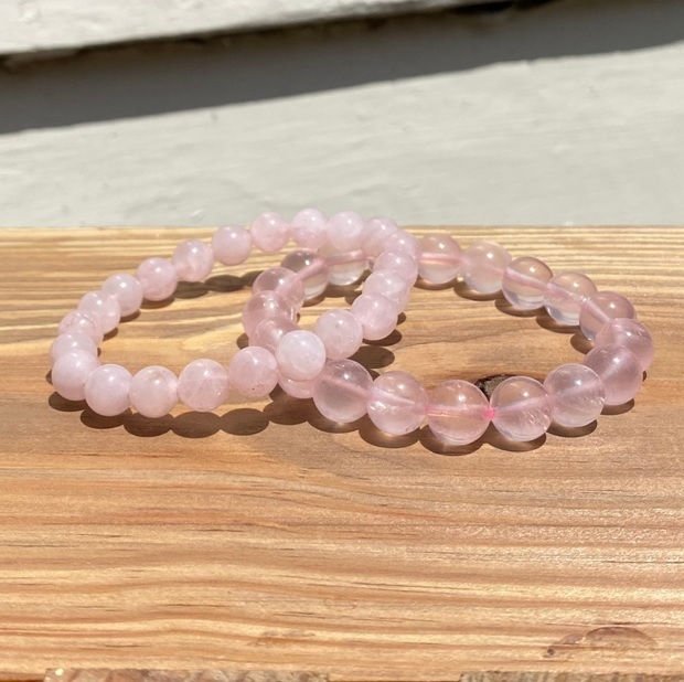 Your Complete Guide to the History and Styling of Rose Quartz Jewelry ...
