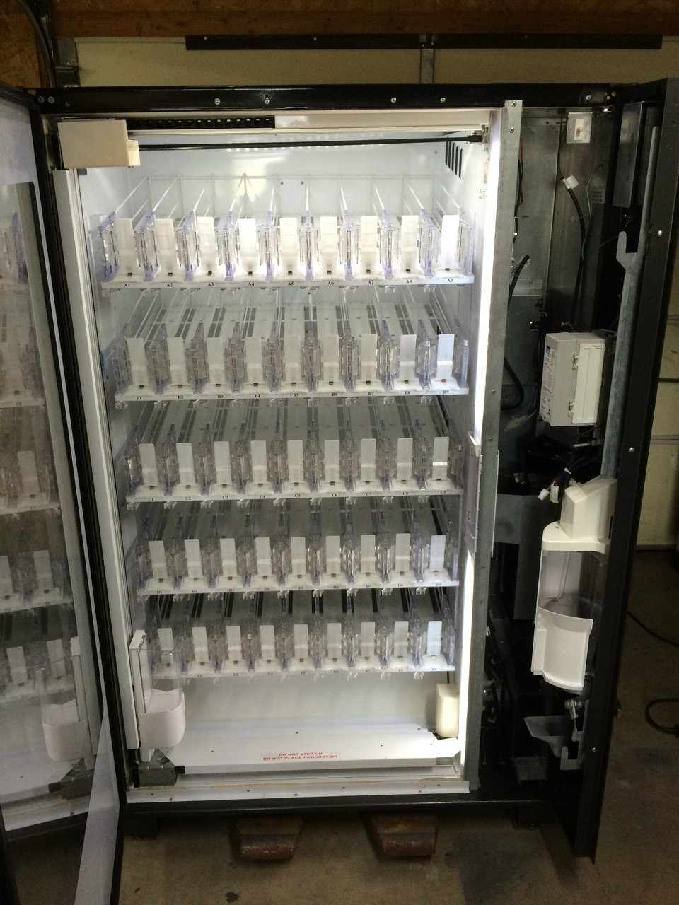 Refurbished Dixie Narco Bevmax 4 Dn 5800 Soda Vending Machine