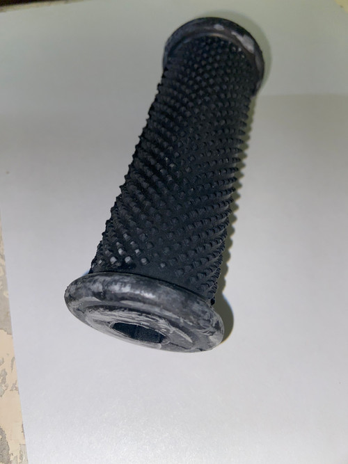 1 ROUND FOOT PEG RUBBER - 46711235428 - Vintage Beemer Motorcycle Parts