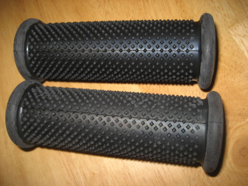 (2)ROUND FOOT PEG RUBBERS - 46711235428 - Vintage Beemer Motorcycle Parts