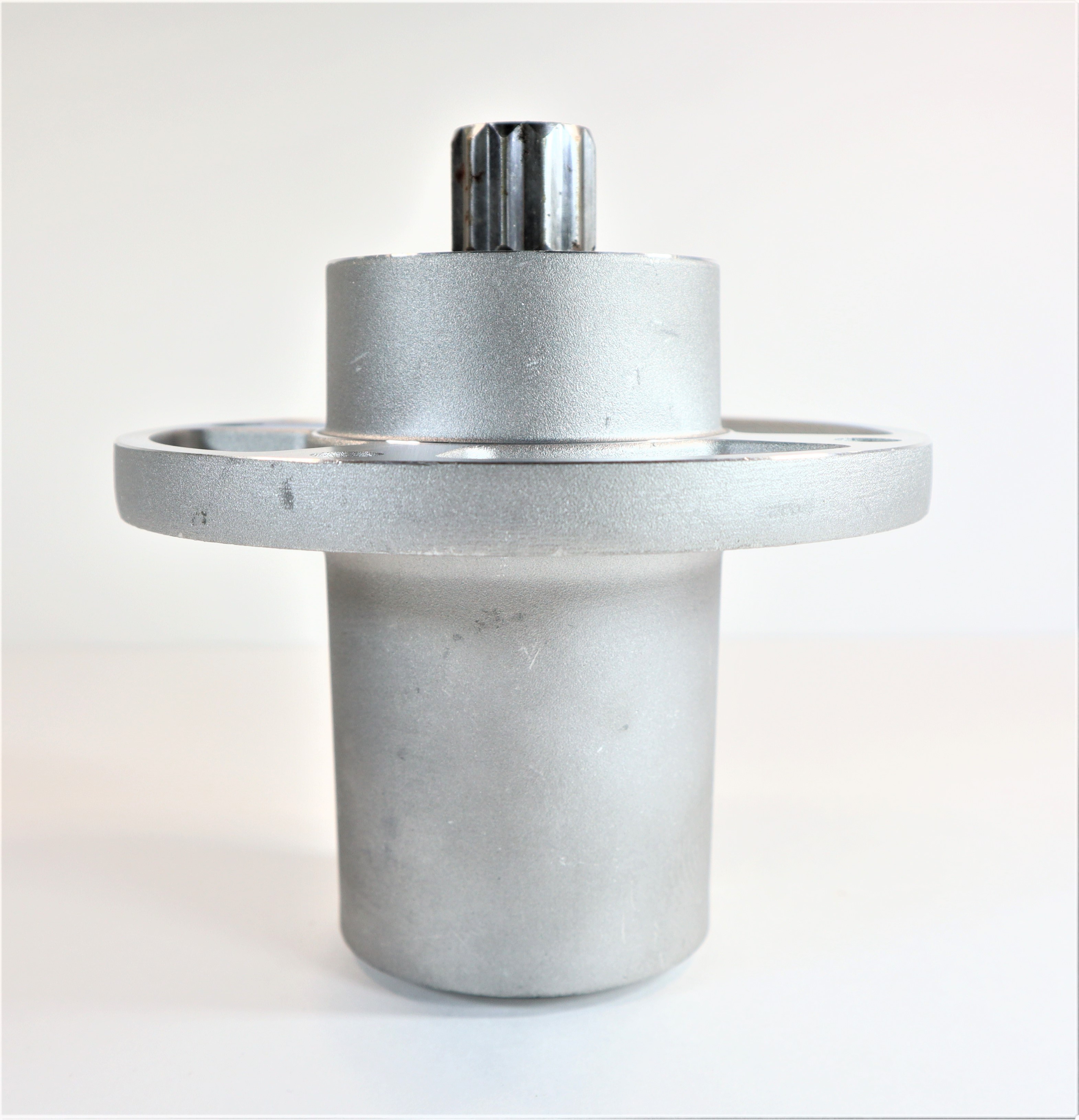 BLADE SPINDLE FOR HUSTLER ZERO TURN MOWER (601804)