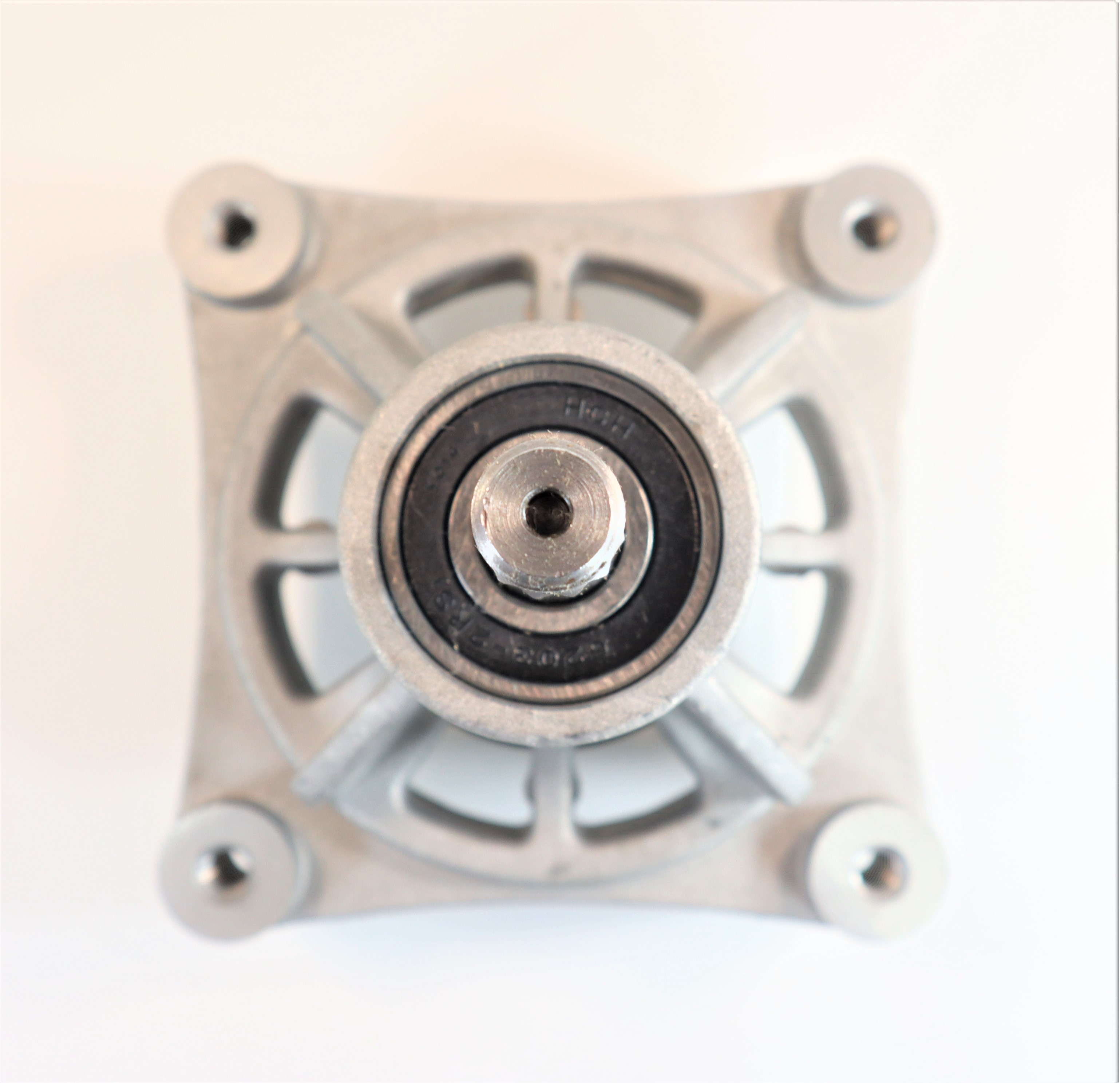 BLADE SPINDLE FOR HUSTLER ZERO TURN MOWER (604214)