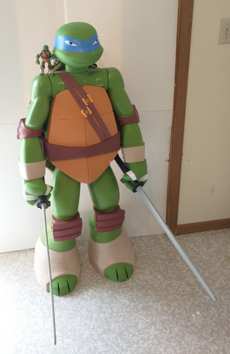 TMNT Leonardo Colossal Life-Size Action Figure - Read Now!