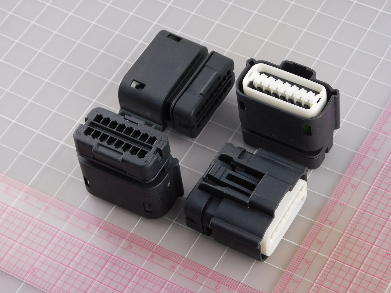APTIV 35410129 16 Way F OCS 1.5 Sealed Connector Black with CPA X130637 ...