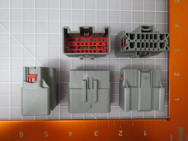 Lot of 84 YAZAKI 7282-6447-40 X109466 - OCO Components