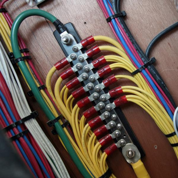 Blue Sea Common 150A BusBar - Four 1/4"-20 Studs (2303) | Boat ...