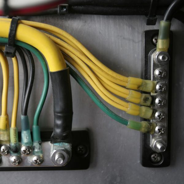 Blue Sea Common 100A Mini BusBar - 4 Gang (2305) | Boat Warehouse Australia