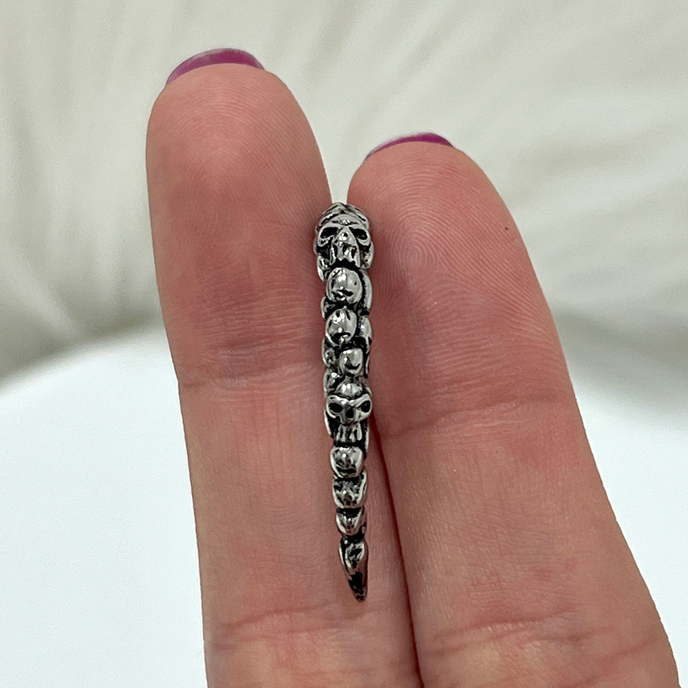 Skull Curved Distrube Labret Stud - 14G 10mm