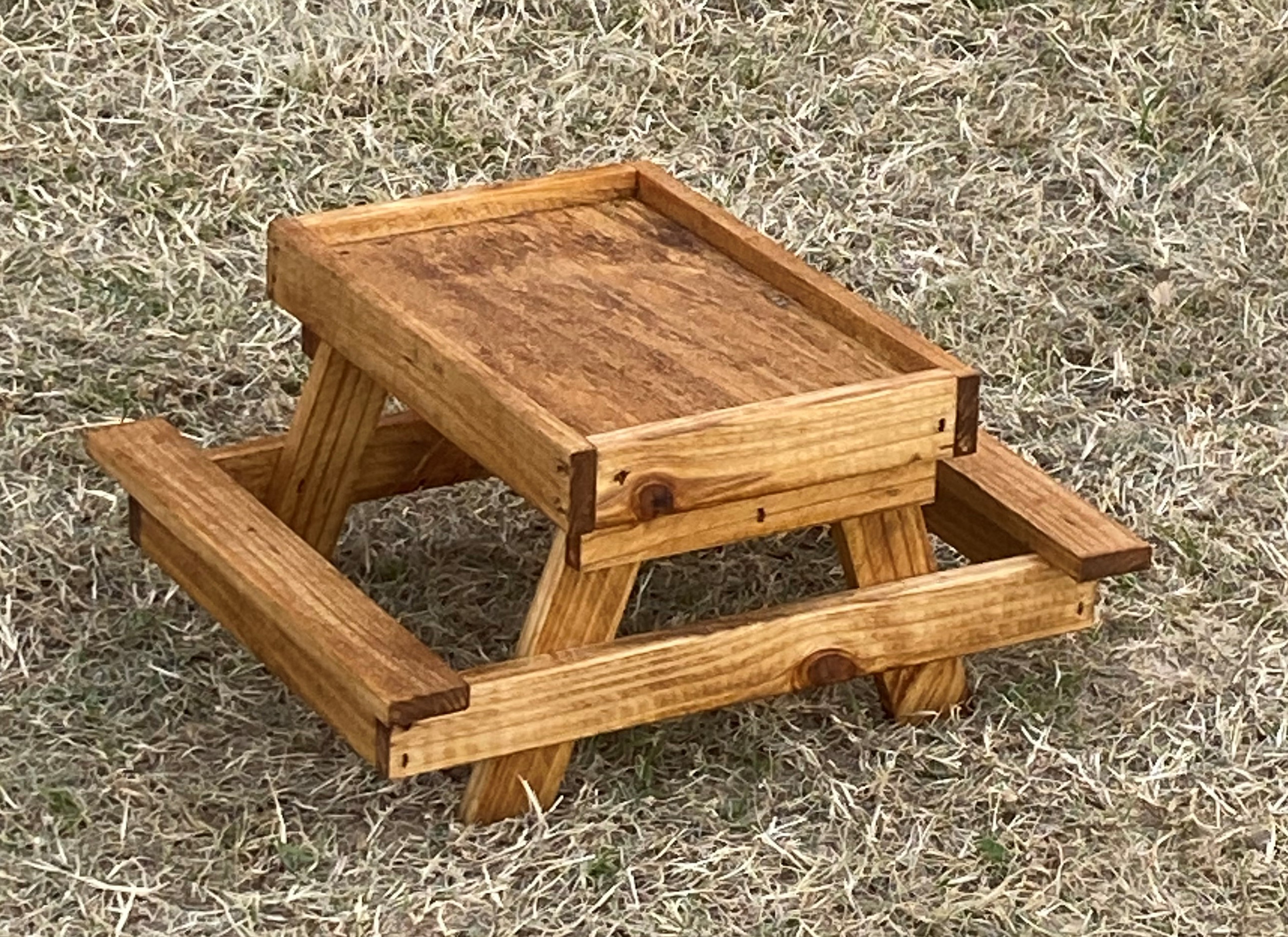 Chick-Nic Table