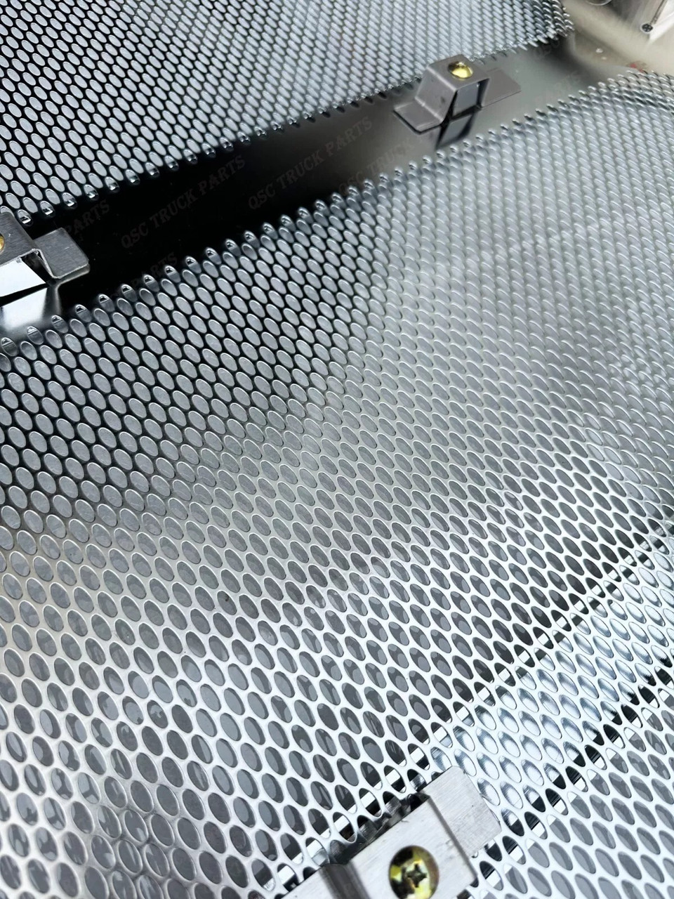 QSC Replacement Chrome Plastic Grille w/ Bug Screen for Peterbilt 579 13-21
