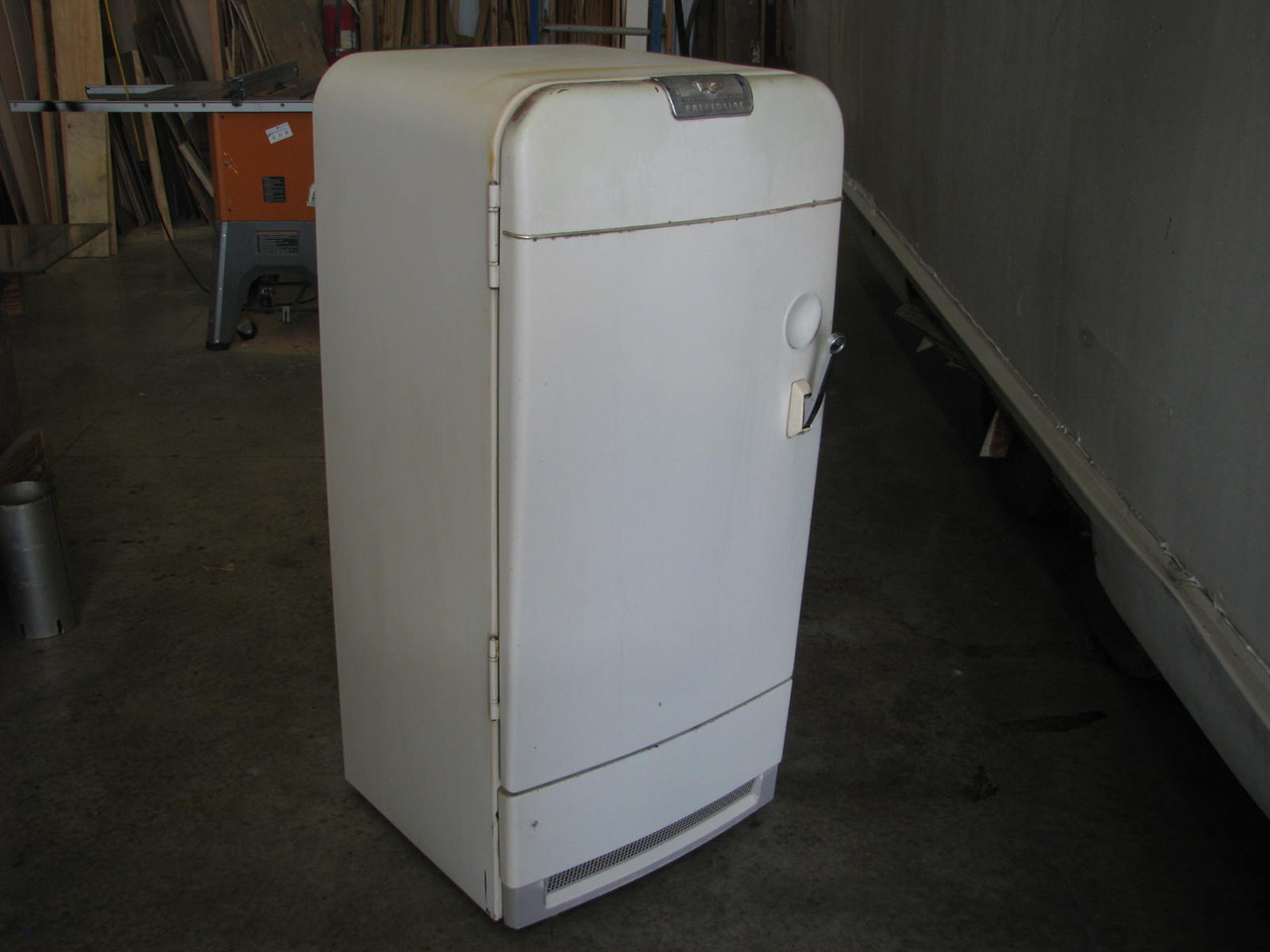 GM Frigidaire Refrigerator 110 v from 1950 Spartan - Vintage Campers