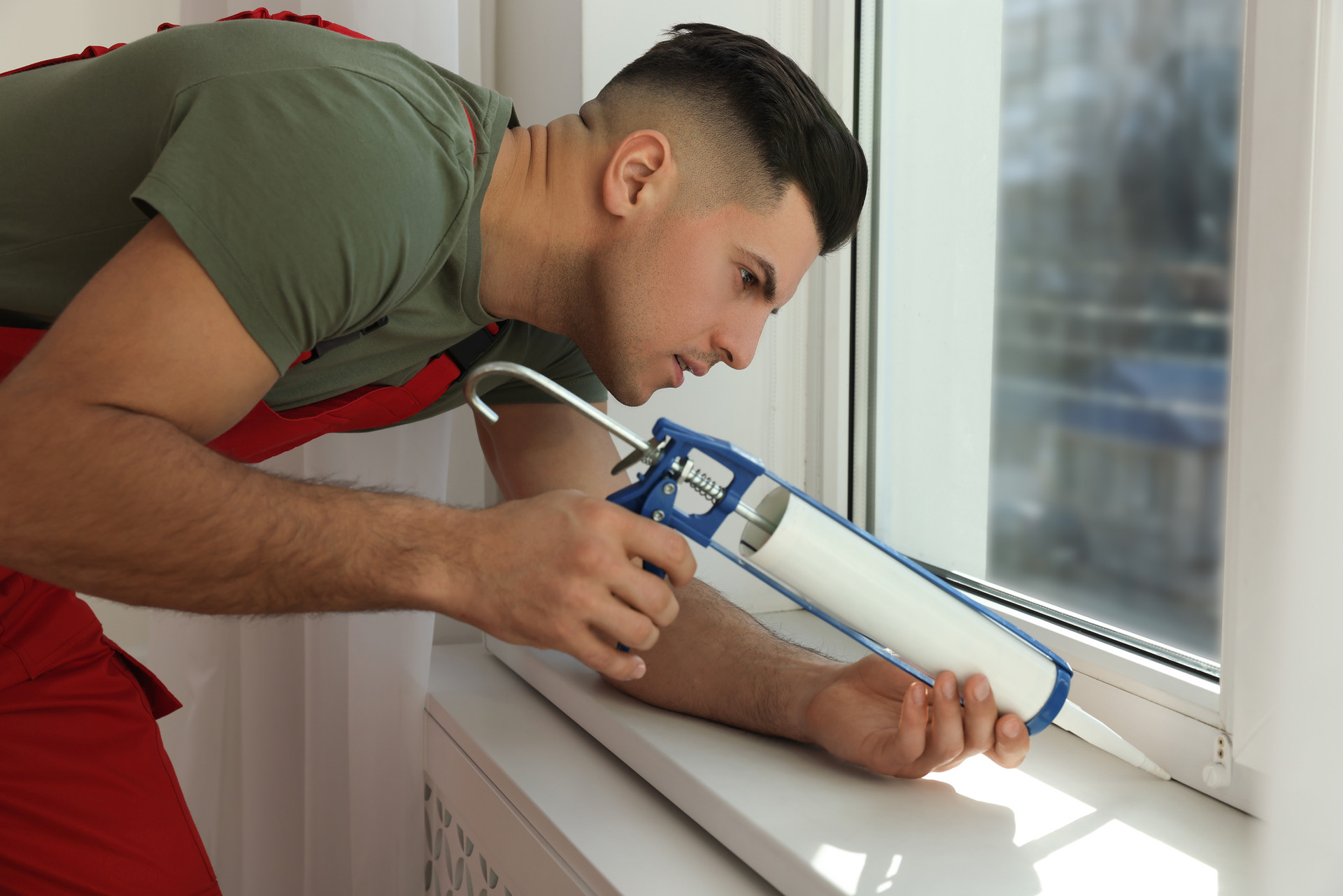 Is Silicone Sealant or Silicone Caulk Better for Windows? - Silicone Depot