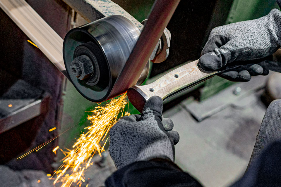 The Art of Crafting High-Quality Knives: A Behind-the-Scenes Look at ...