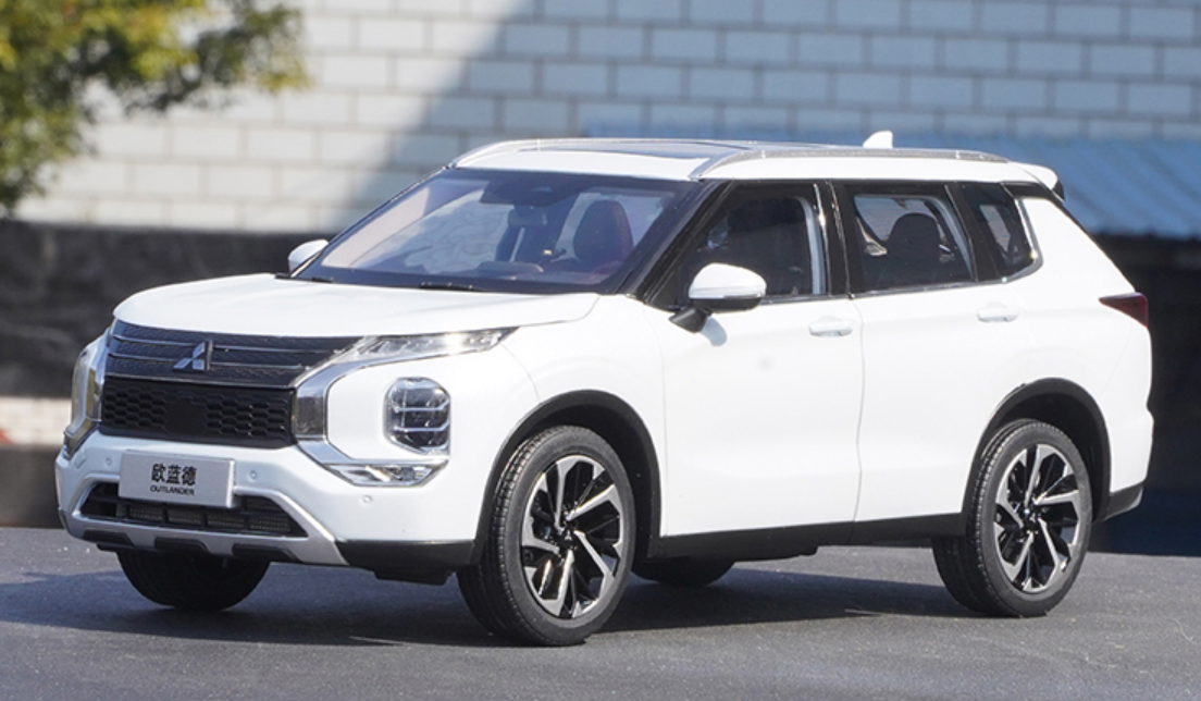 1/18 Dealer Edition 2023 Mitsubishi Outlander (White) Diecast Car Model ...