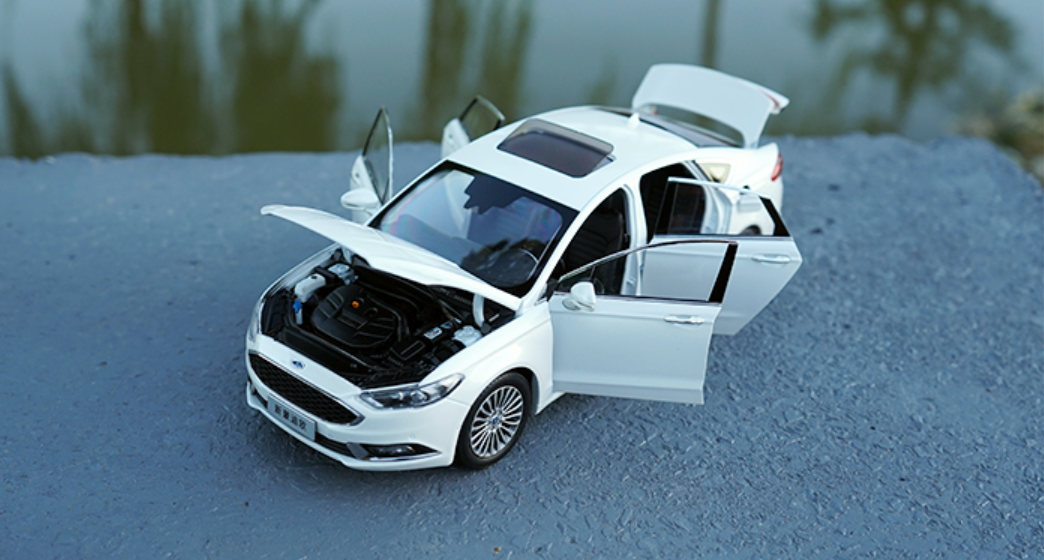 1/18 Dealer Edition 2018 Ford Fusion / Mondeo (White) Diecast Car Model ...