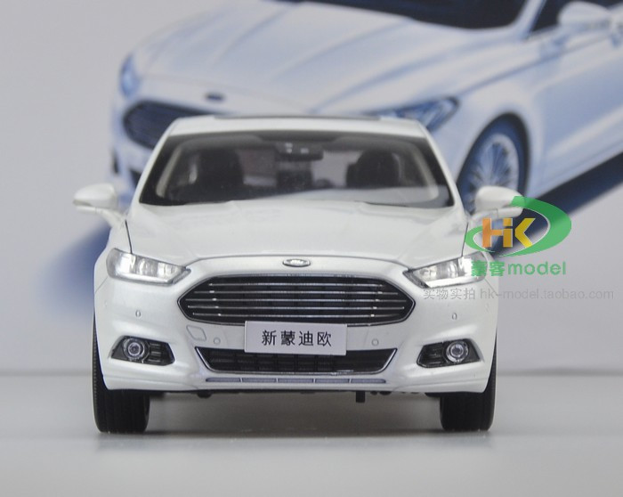 1/18 Dealer Edition Ford Fusion / Mondeo (White) Diecast Car Model ...