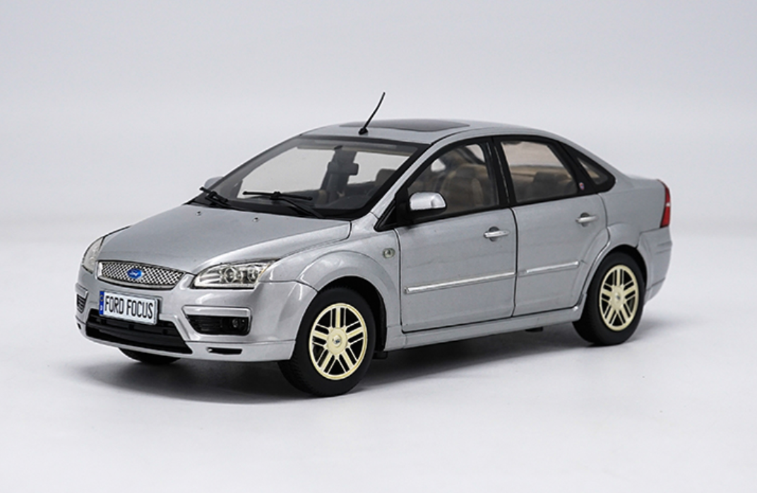 1/18 Dealer Edition Ford Focus Sedan (Silver) Diecast Car Model ...