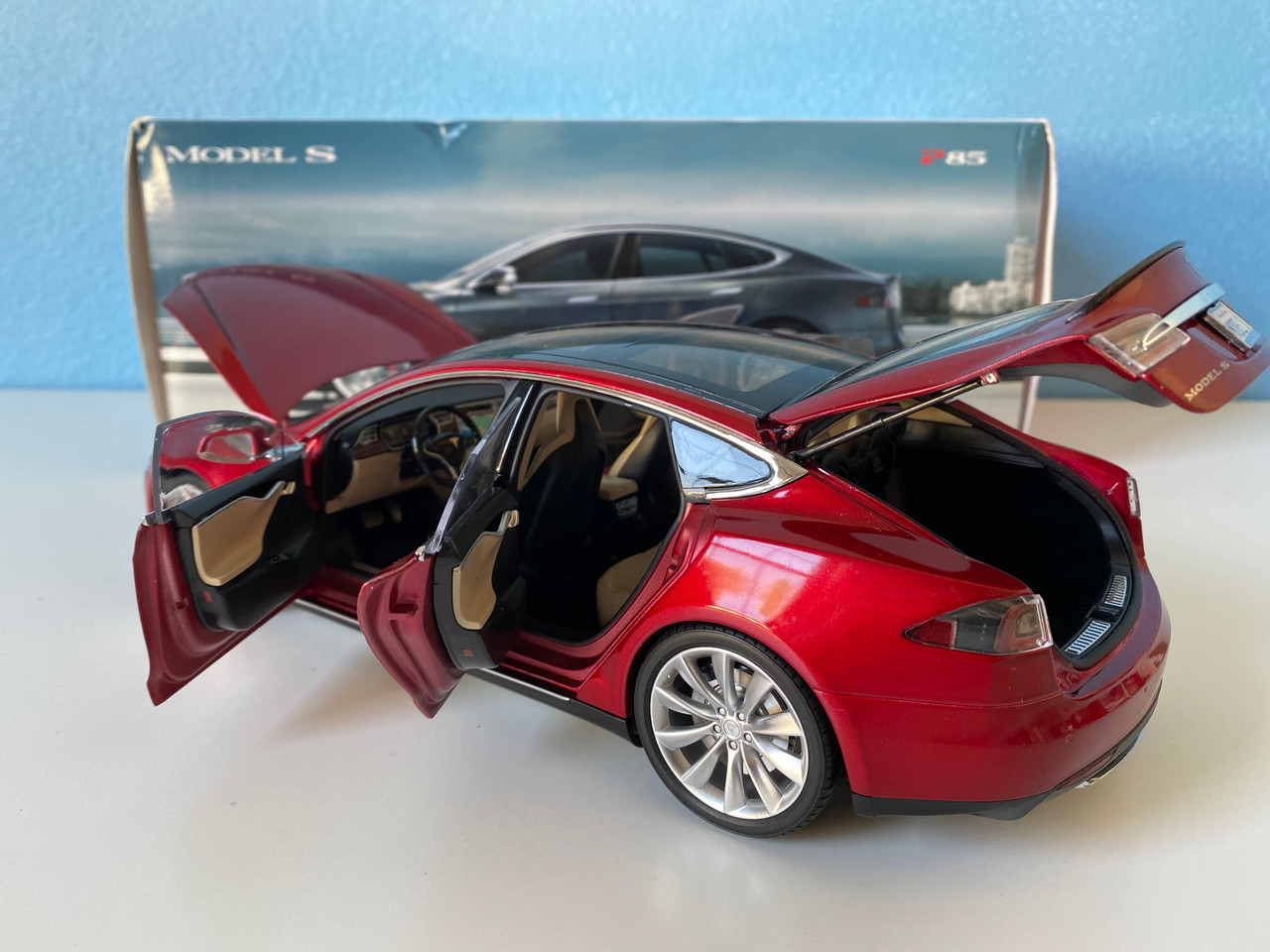 1/18 Official Dealer Edition Tesla Model S P85 (Red) Diecast Car Model ...