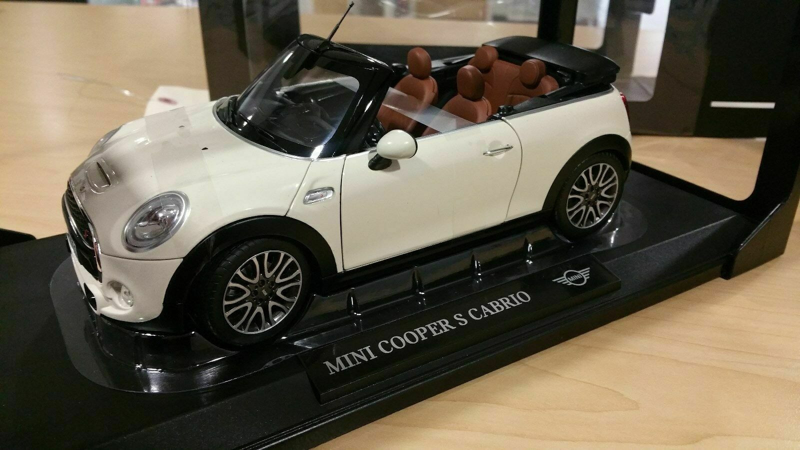 1/18 Dealer Edition Mini Cooper S Cabriolet (White) Diecast Car Model ...