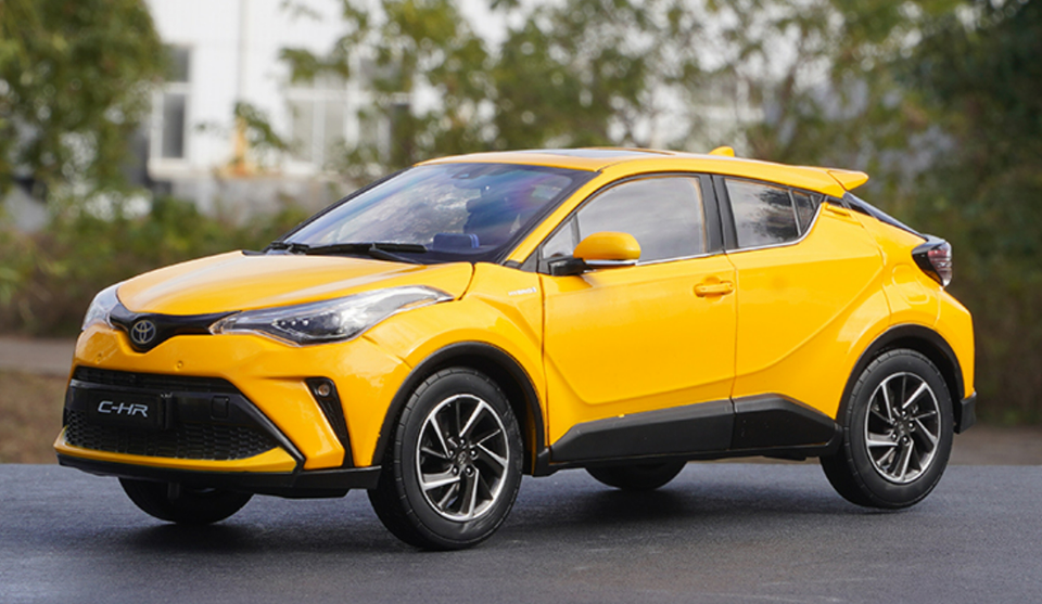 1/18 Dealer Edition 2021 Toyota C-HR CHR IZOA (Yellow) Diecast Model - LIVECARMODEL.com
