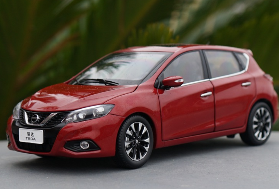 1/18 Dealer Edition Nissan Tiida (Red) Diecast Car Model - LIVECARMODEL.com