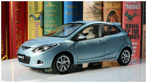 1/18 Dealer Edition Mazda 2 Hatchback (Silver Blue) - LIVECARMODEL.com