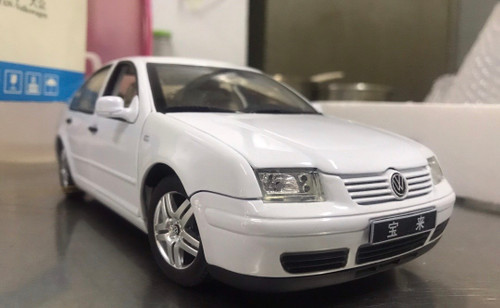 1/18 Dealer Edition Volkswagen VW Jetta R / Bora R (White) 4th ...