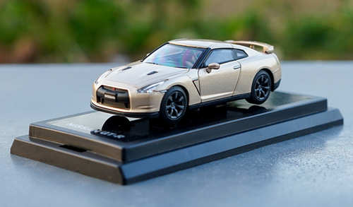 1/64 Dealer Edition Nissan GT-R GTR (Gold) Diecast Car Model ...