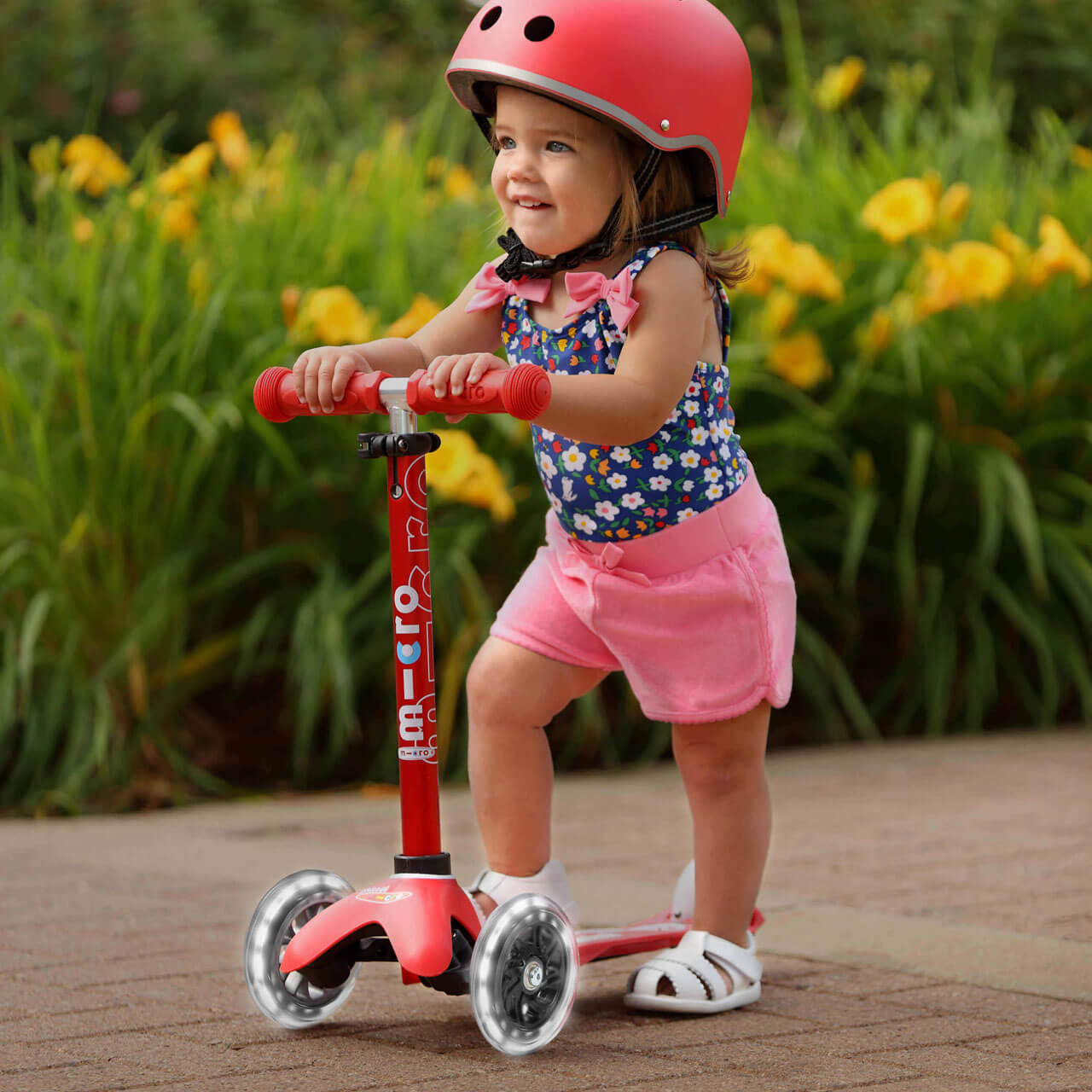 Micro Mini Deluxe LED Scooter + FREE Bell - Red | Winstanleys Pramworld