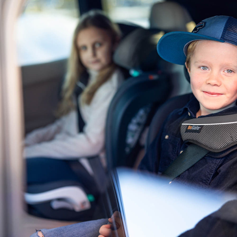 BeSafe iZi Flex FIX 2 i-Size - Fresh Black Cab | Winstanleys Pramworld