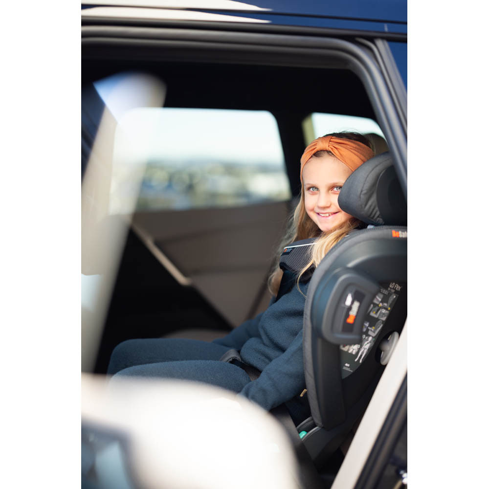 BeSafe iZi Flex FIX 2 i-Size - Fresh Black Cab | Winstanleys Pramworld