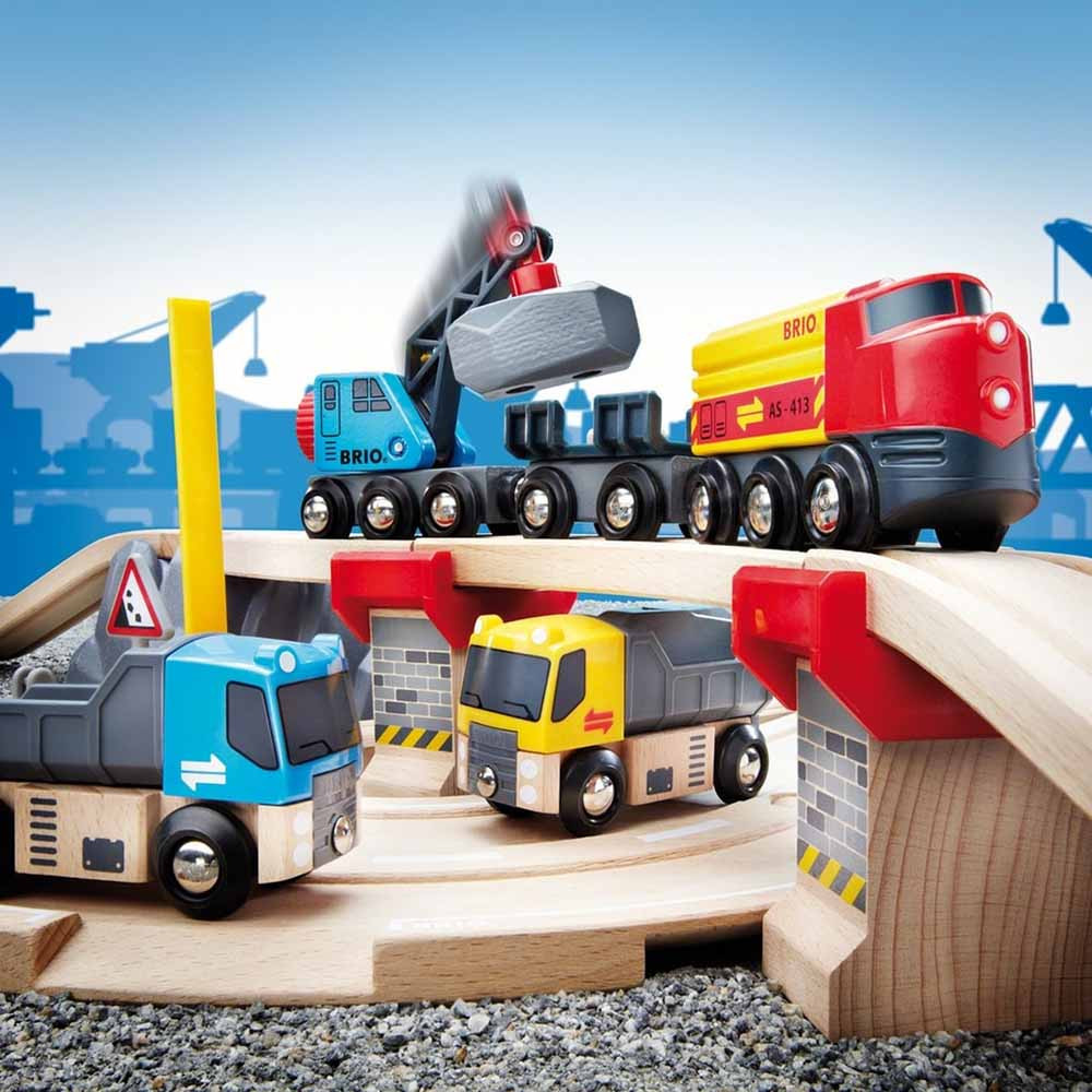 Brio Rail & Road Loading Set | Winstanleys Pramworld