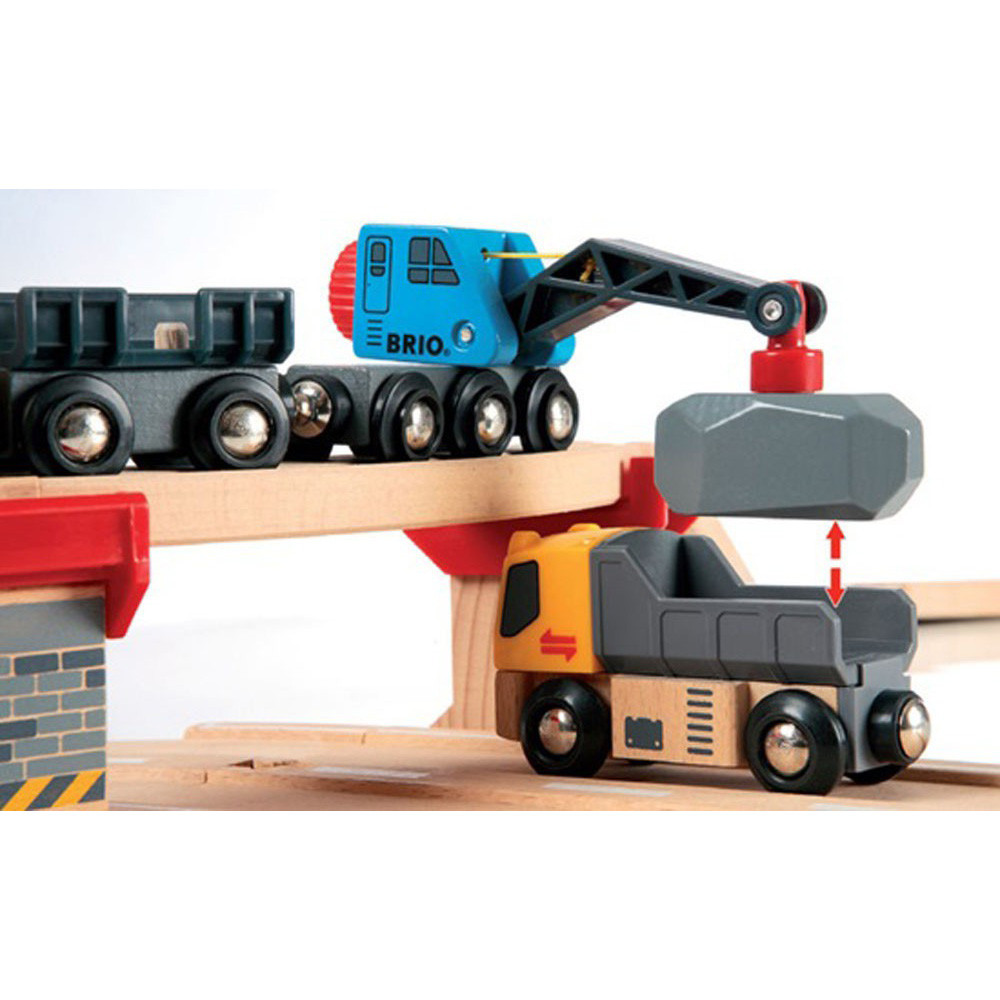 Brio Rail & Road Loading Set | Winstanleys Pramworld