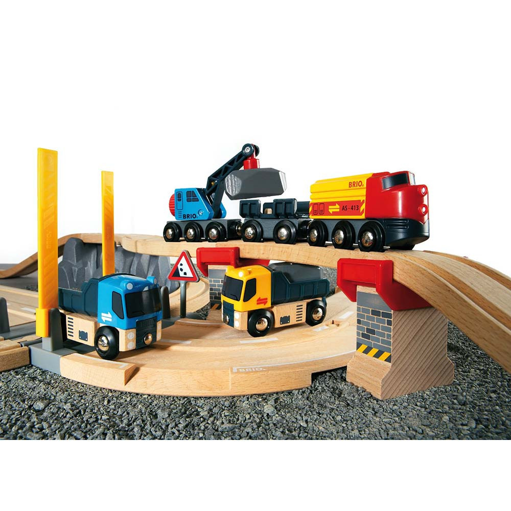Brio Rail & Road Loading Set | Winstanleys Pramworld