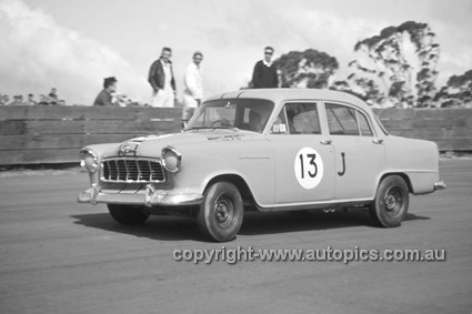 630006 - Bruce McPhee, Holden FE - Catalina Park Katoomba 1963 ...